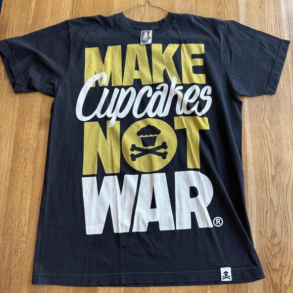 Shirts | Johnny Cupcakes Graphic Tshirt Make Cupcakes Not War Size L ...